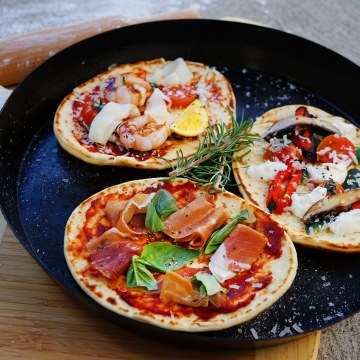 How to Make Traditional Mooncake Recipe (With and Without Salted Eggs ...